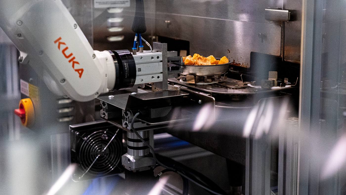 Robots prepare quality food with speed and consistency | KUKA AG