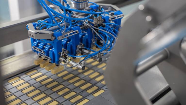 采用机器人实现食品加工自动化 | KUKA AG