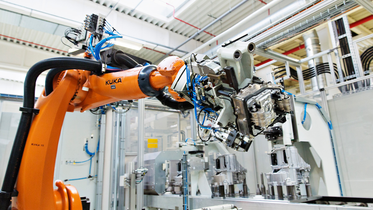 Robot programming in record time with KUKA.AppTech | KUKA AG