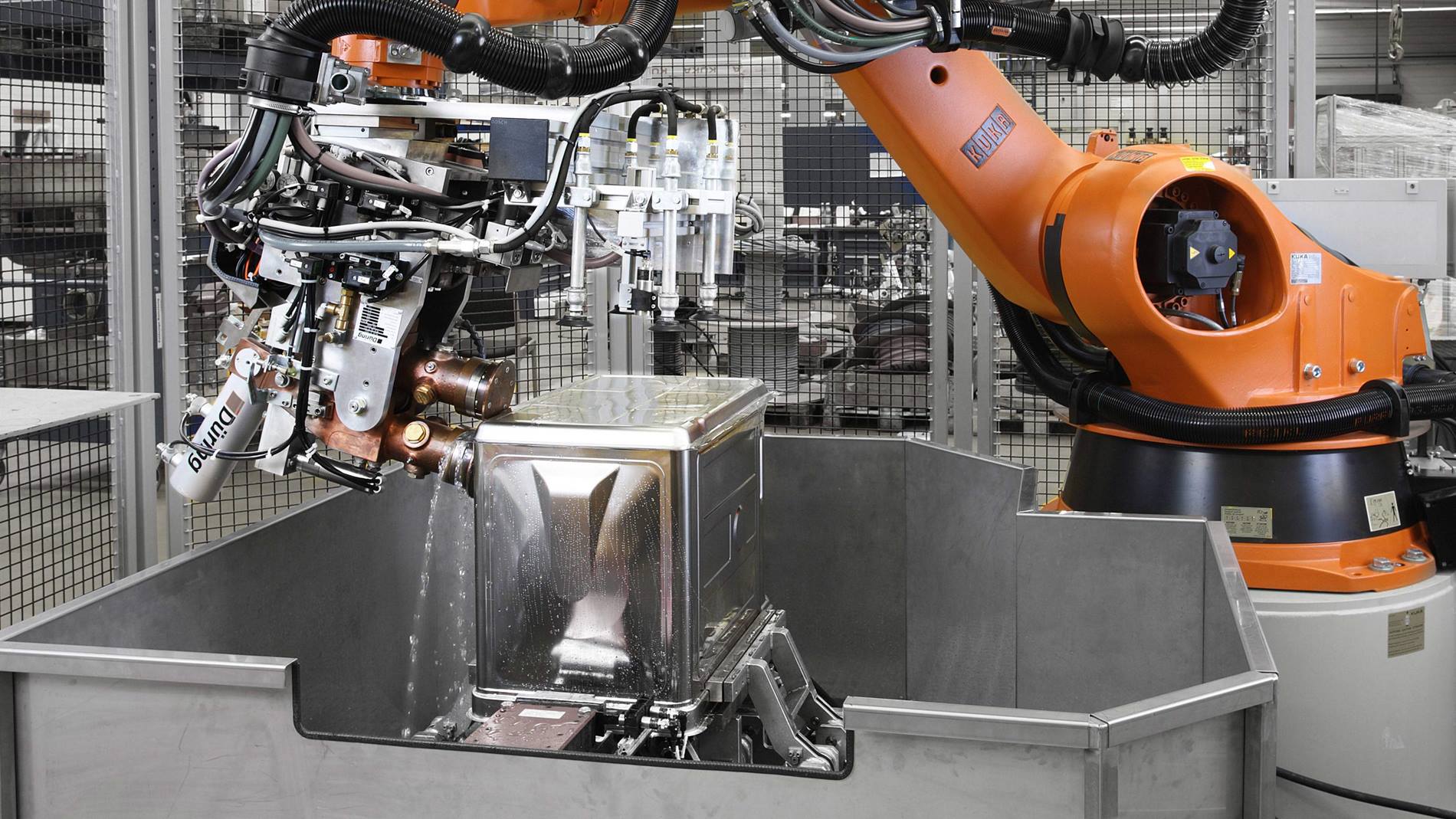Automated welding processes with KUKA robots | KUKA AG